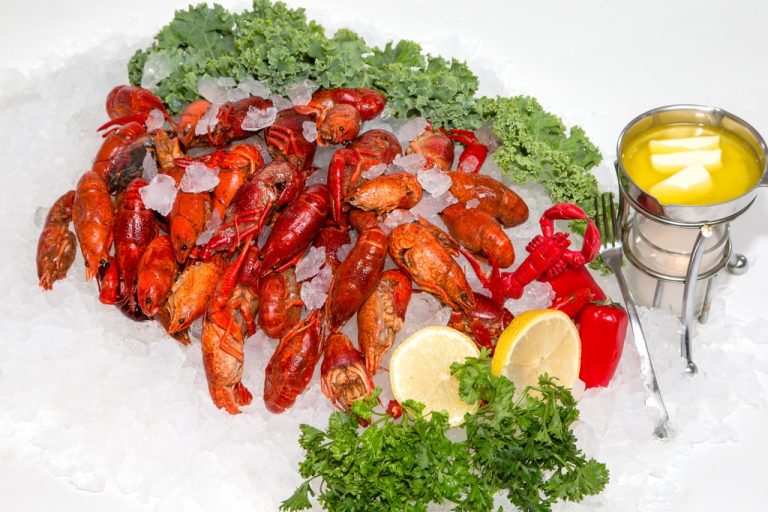 Whole Cooked Crawfish / 5 lb Bag - $ per lb - 10th & M Seafoods
